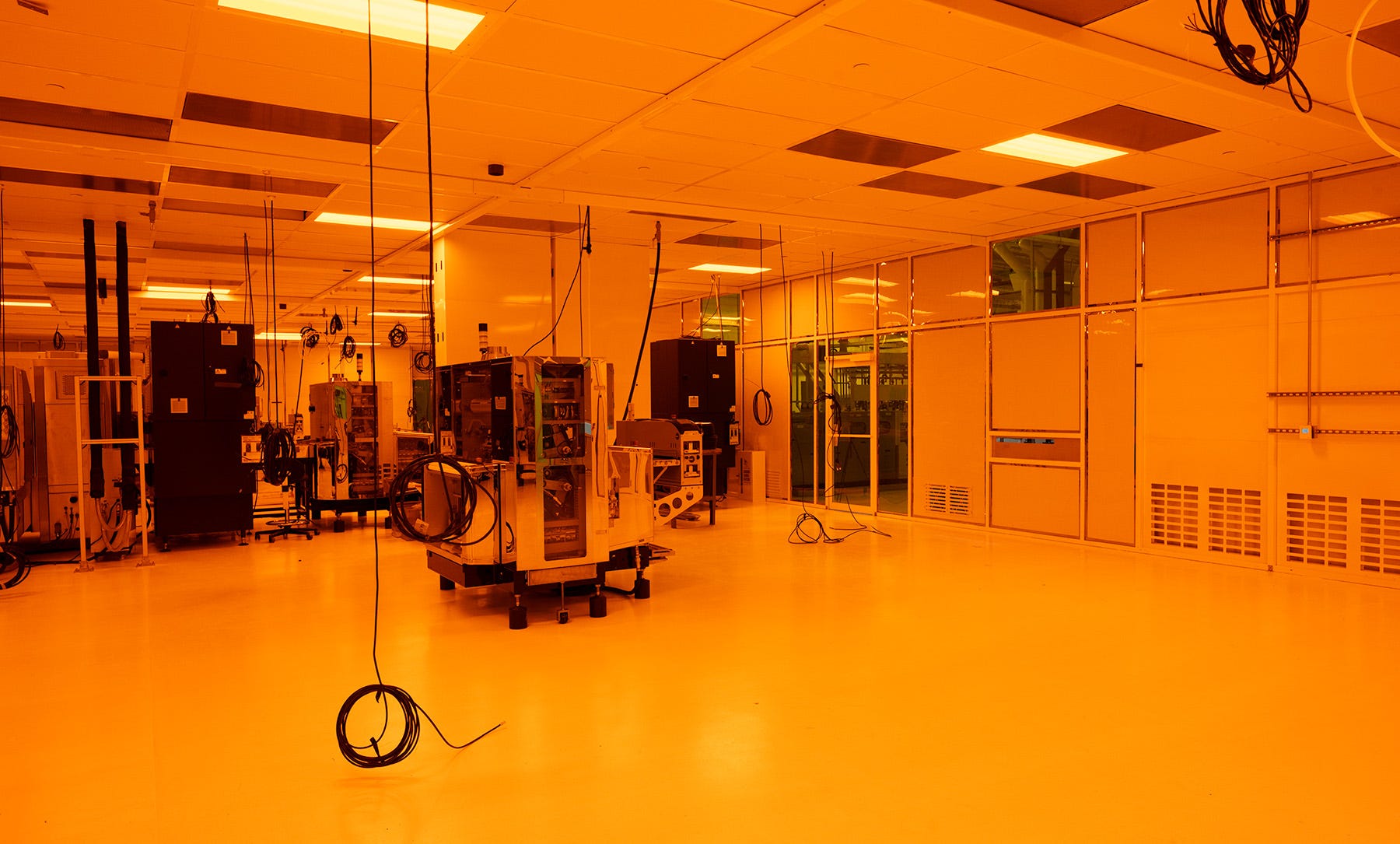 Cleanroom Lighting Standards, Compliance, LED Panels, Illuminators