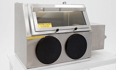 Glove Boxes & Isolators