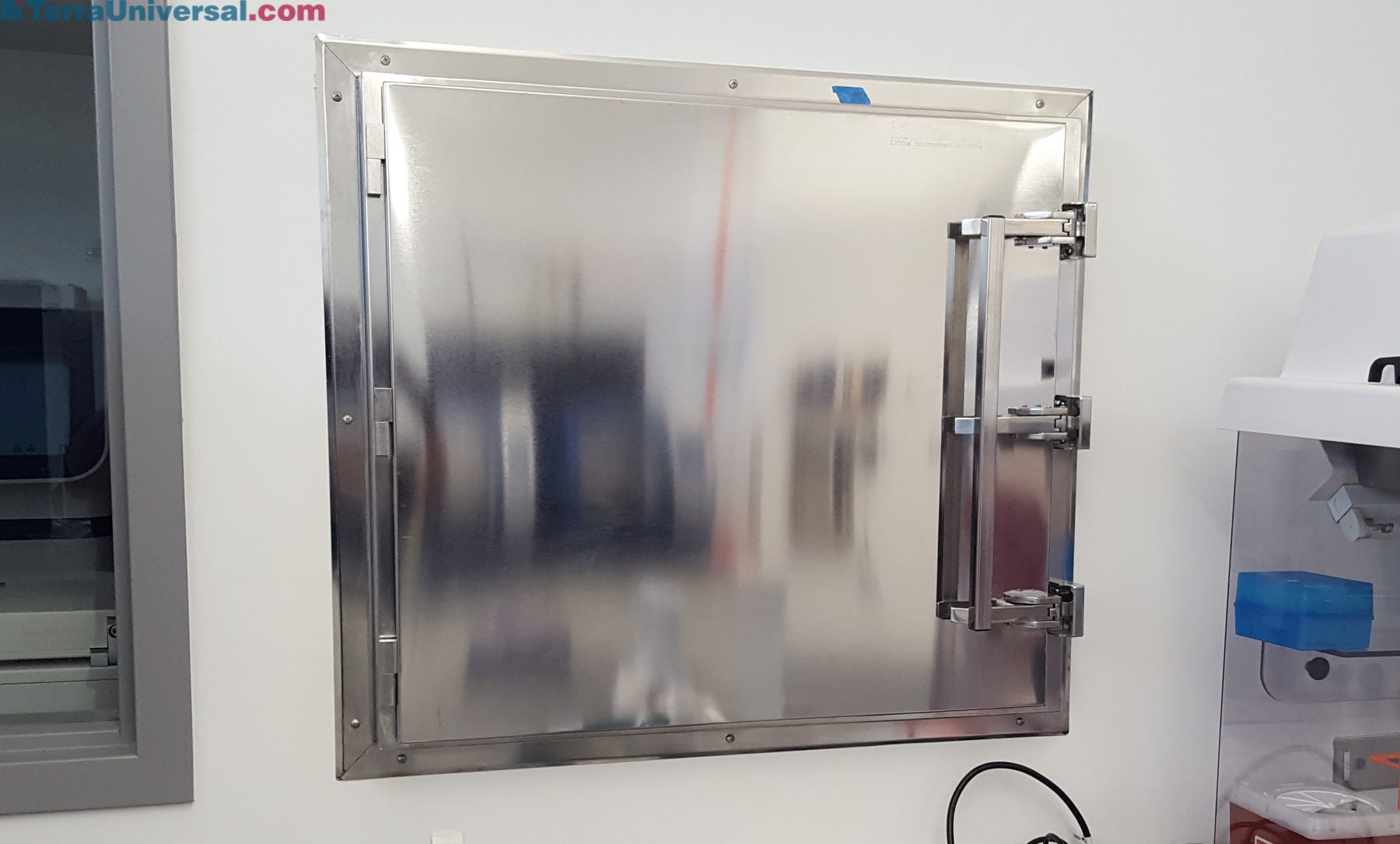 BioSafe® CleanMount® Pass-Through Chambers