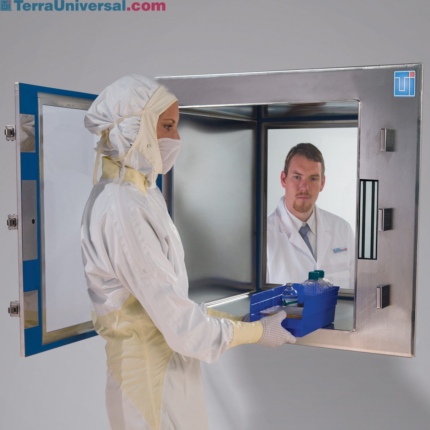 Smart® BioSafe® CleanMount® Pass-Throughs Chambers