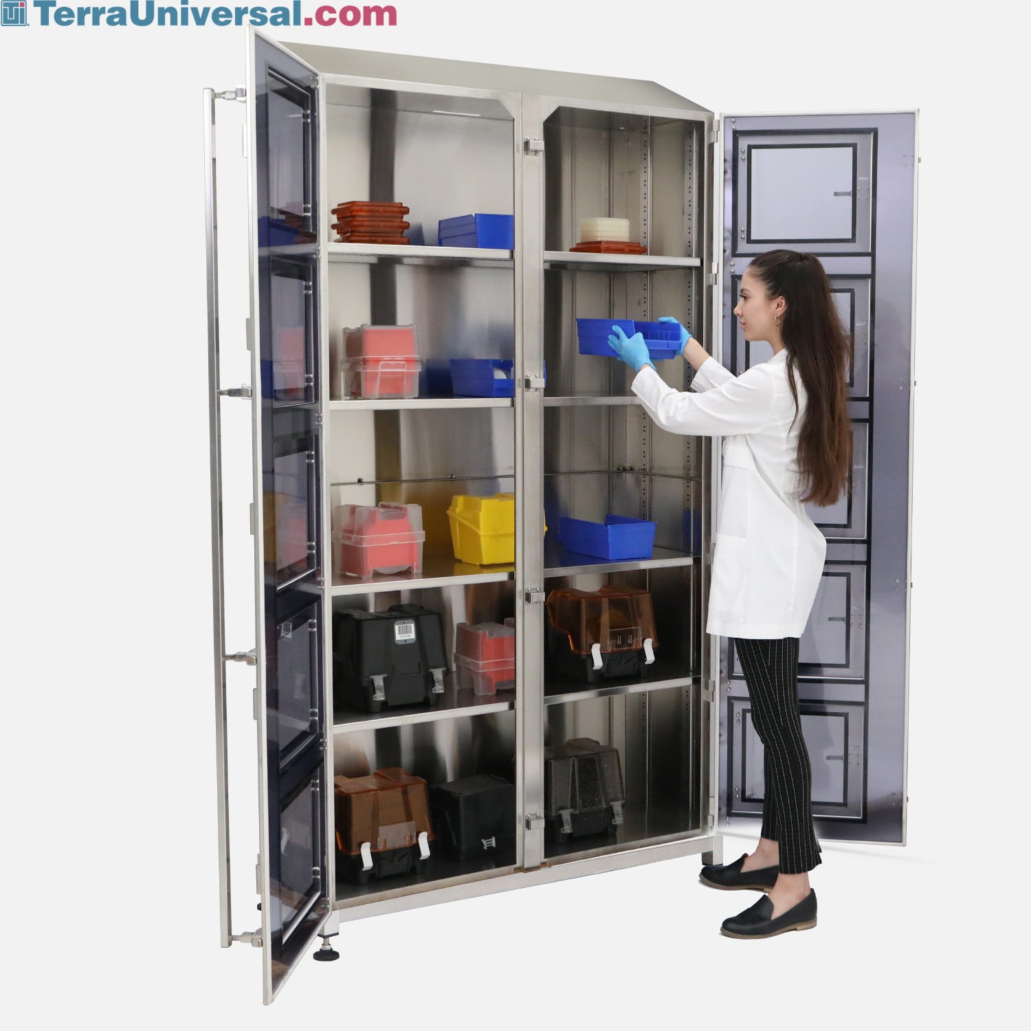 Desiccators & Desiccator Cabinets