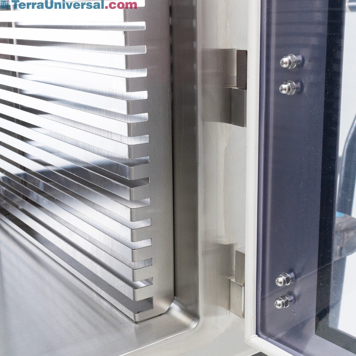 Smart Refrigerated Pass-Through Chambers