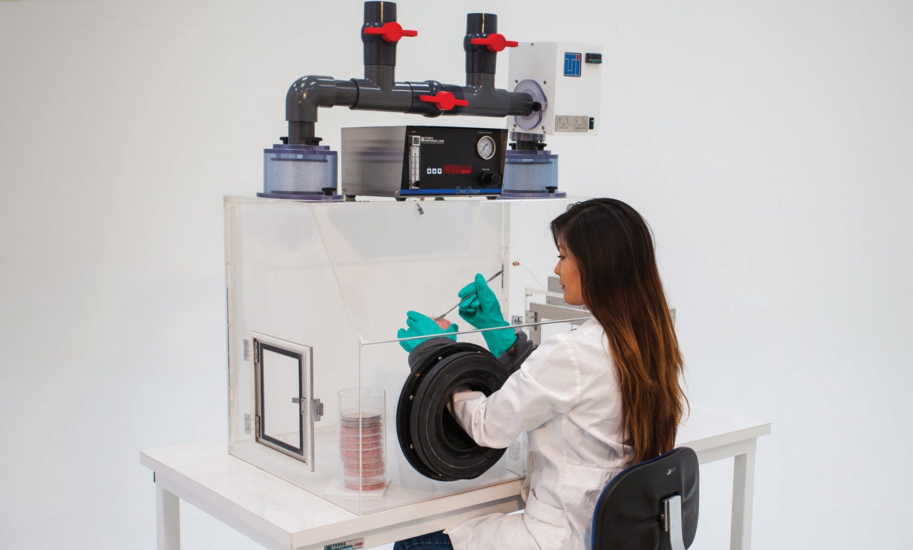 Glove Box Isolators and Containment Solutions