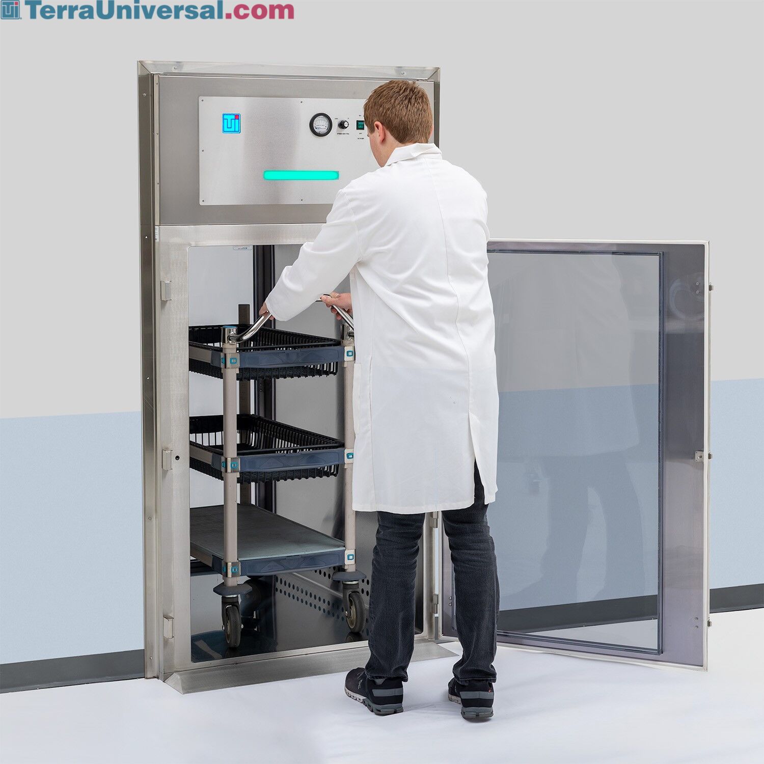 Smart CleanMount Pass-Throughs with Recirculating HEPA/ULPA Filtration