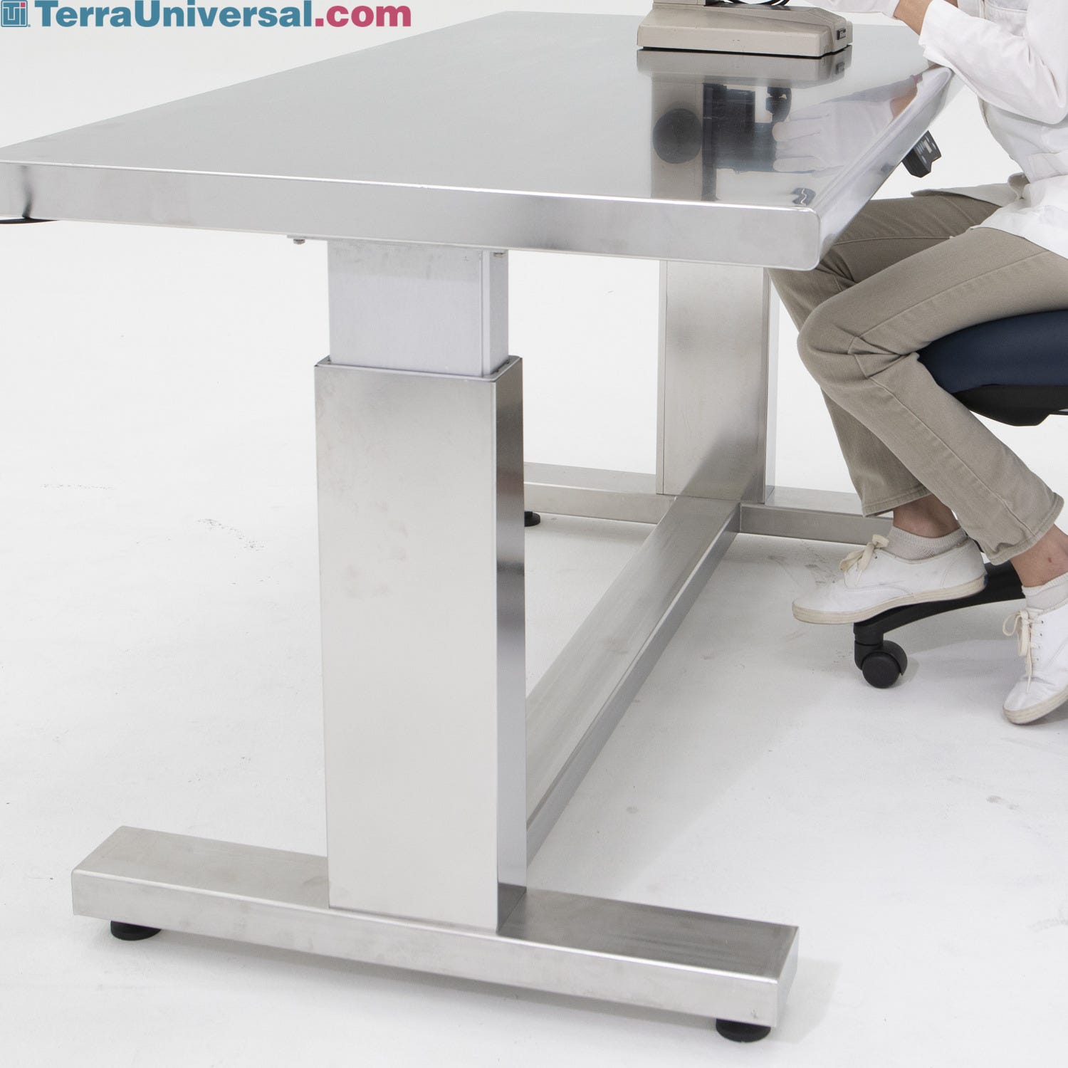ErgoHeight Auto-Adjusting Cleanroom Work Station
